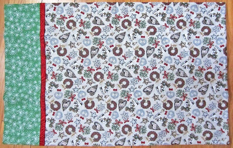 Traditional Balmoral Castle Christmas Trinkets Adorn This Cotton ...