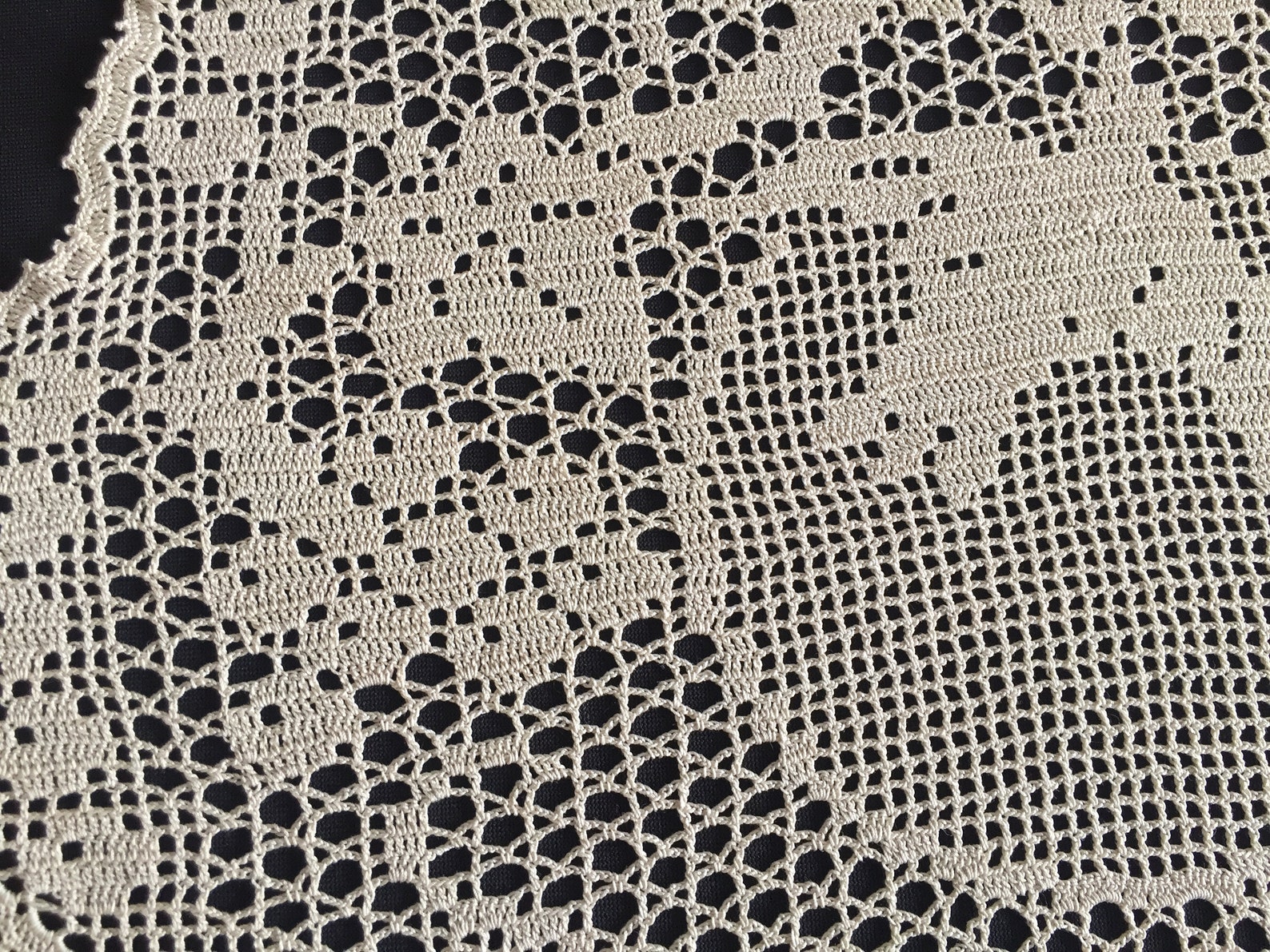 Mary Card Designed "grapevine and Silvereye" Filet Crochet Lace Doily ...