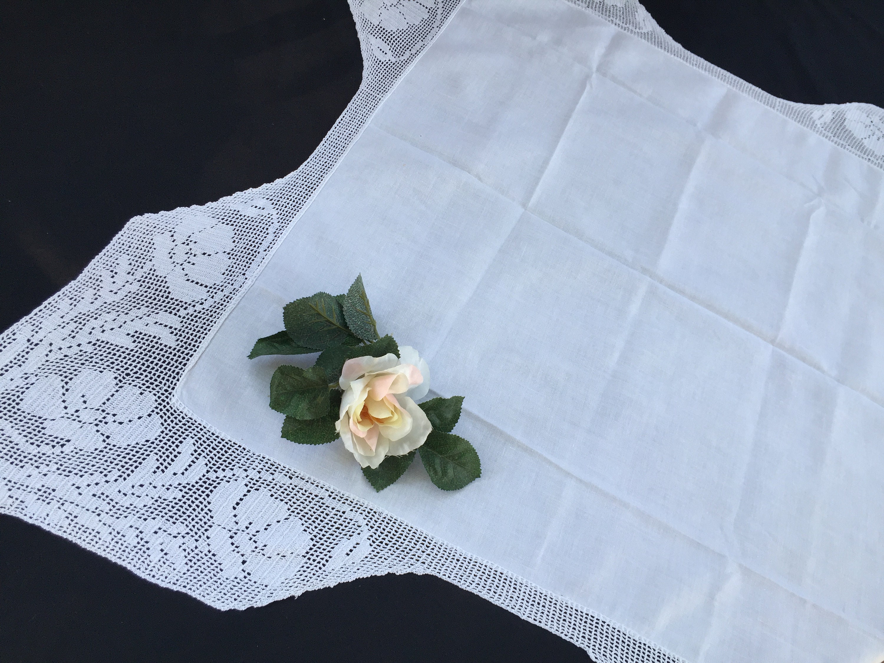 Small Vintage Irish Lace and Linen Bridge Card Tablecloth With Mary ...