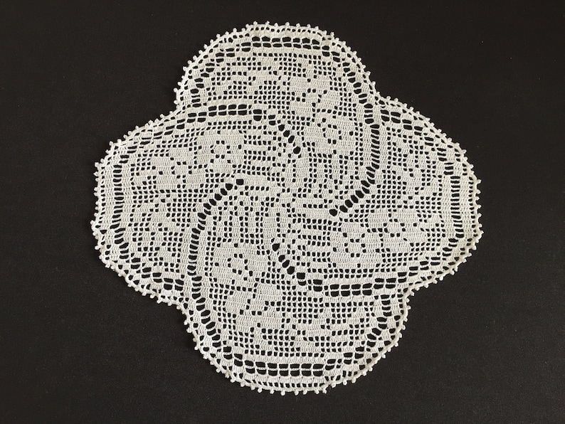 Vintage Filet Crochet Doily: Mary Card Tea Tree Design, 9" - Etsy