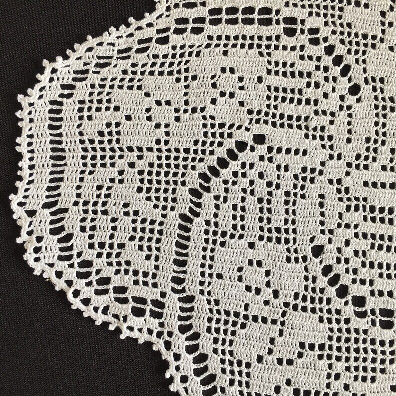 Vintage Filet Crochet Doily: Mary Card Tea Tree Design, 9" - Etsy