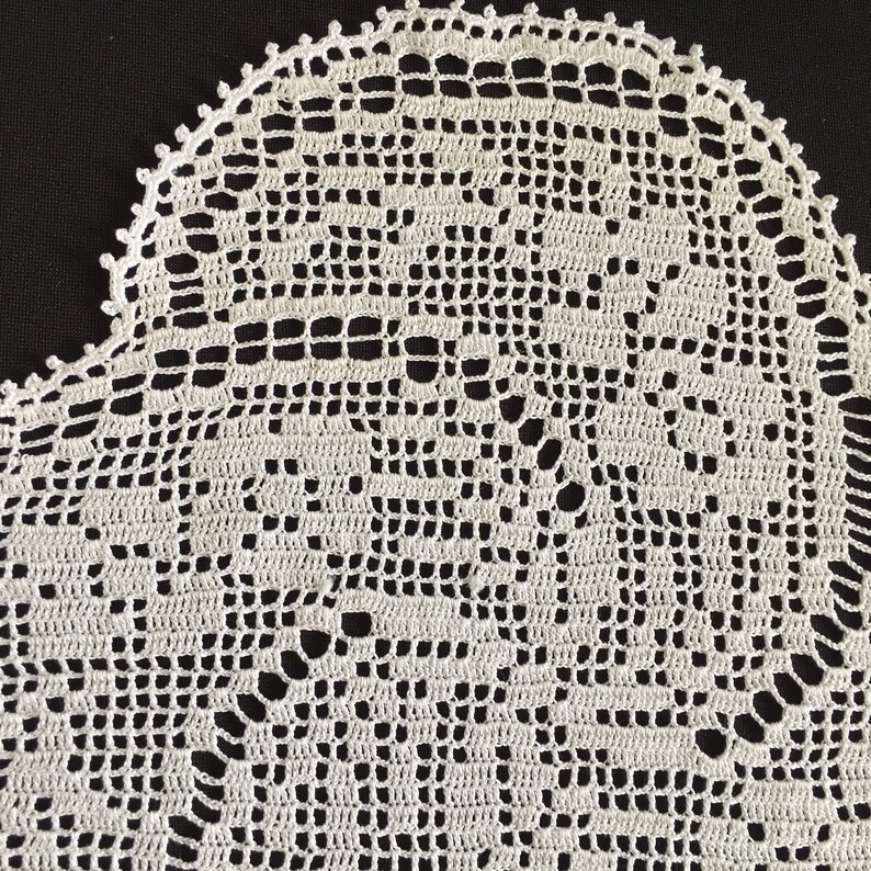 Vintage Filet Crochet Doily: Mary Card Tea Tree Design, 9" - Etsy