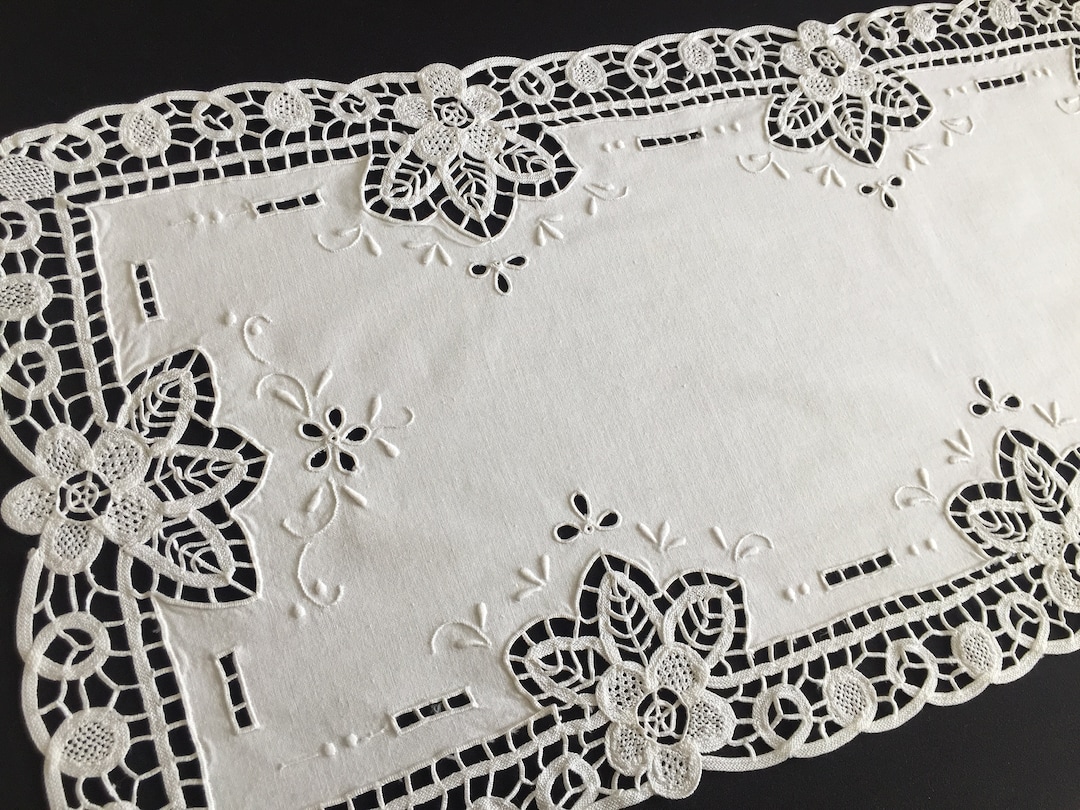 Vintage Hand Embroidered Table Runner With Madeira Cutwork and Venetian ...