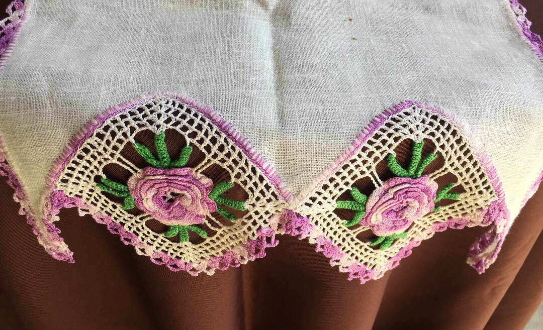 Vintage Linen Table Runner With Lavender Coloured 3D Irish Rose Crochet ...