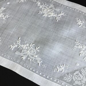 Hand Embroidered Irish Gauze Linen 1960s Vintage Table Centre Doily ...