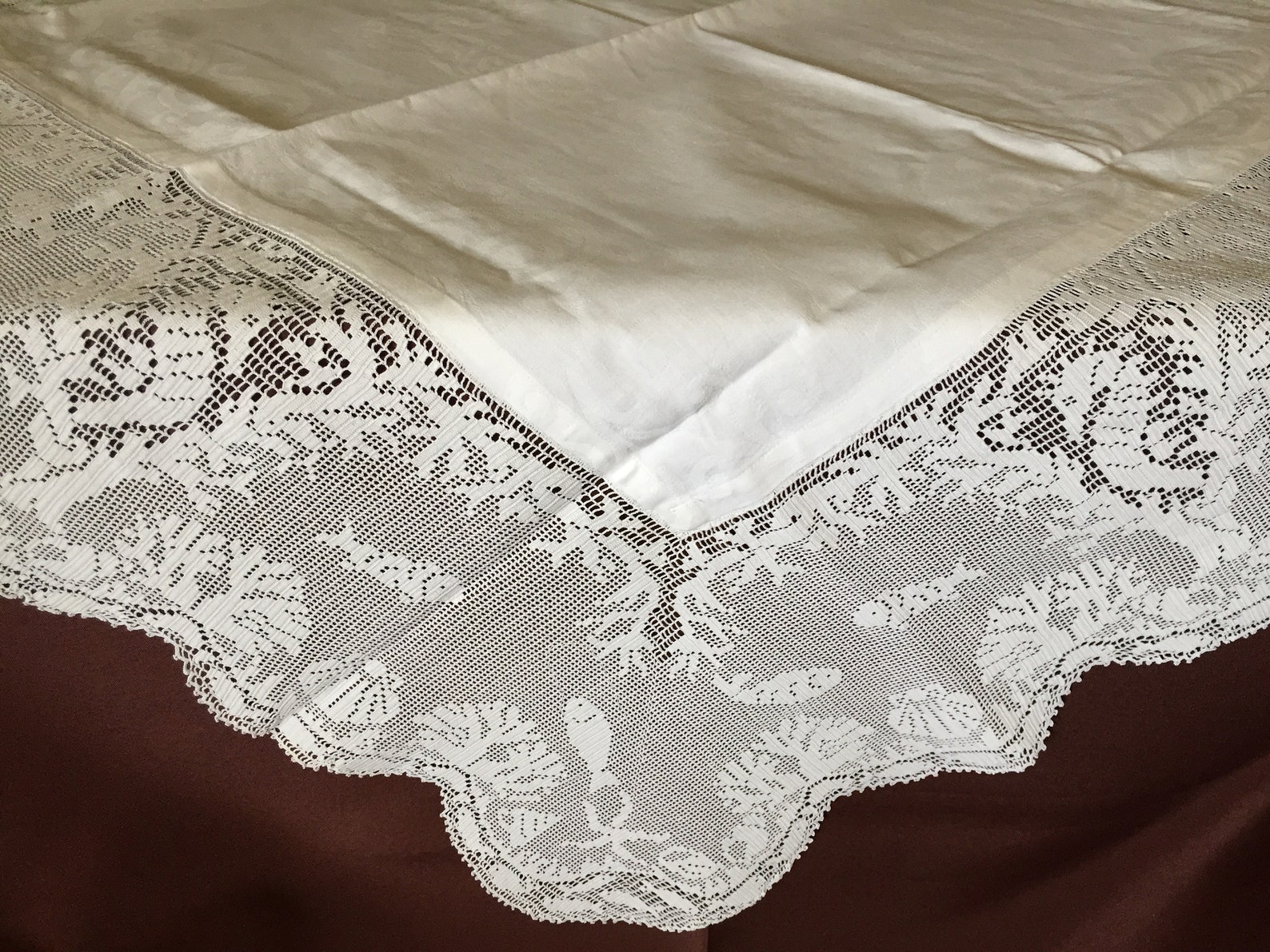 Mary Card Seaside Crochet Lace Linen Tablecloth – Vintage Aquarium ...