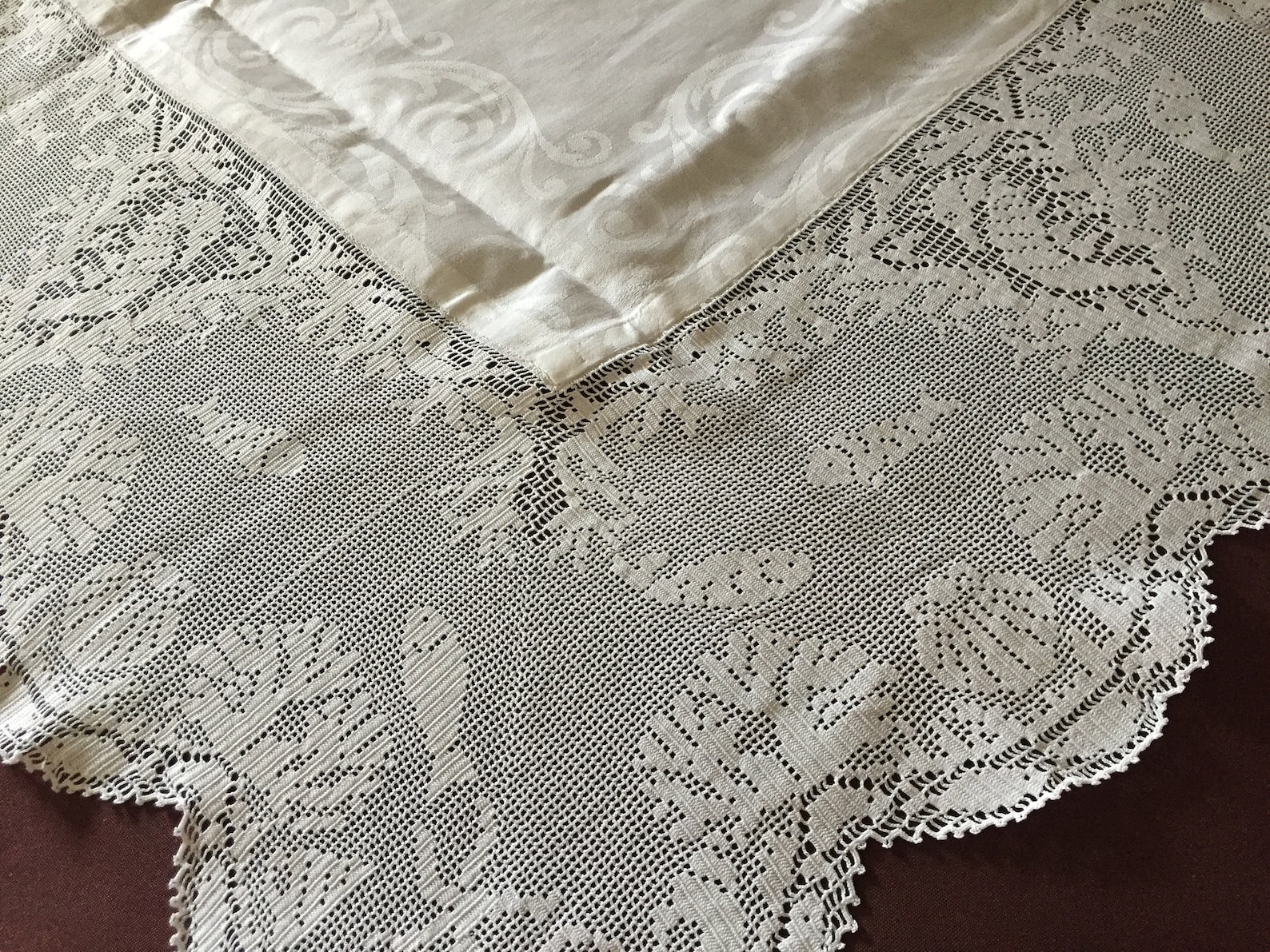Mary Card Seaside Crochet Lace Linen Tablecloth – Vintage Aquarium ...