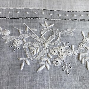 Hand Embroidered Irish Gauze Linen 1960s Vintage Table Centre Doily ...