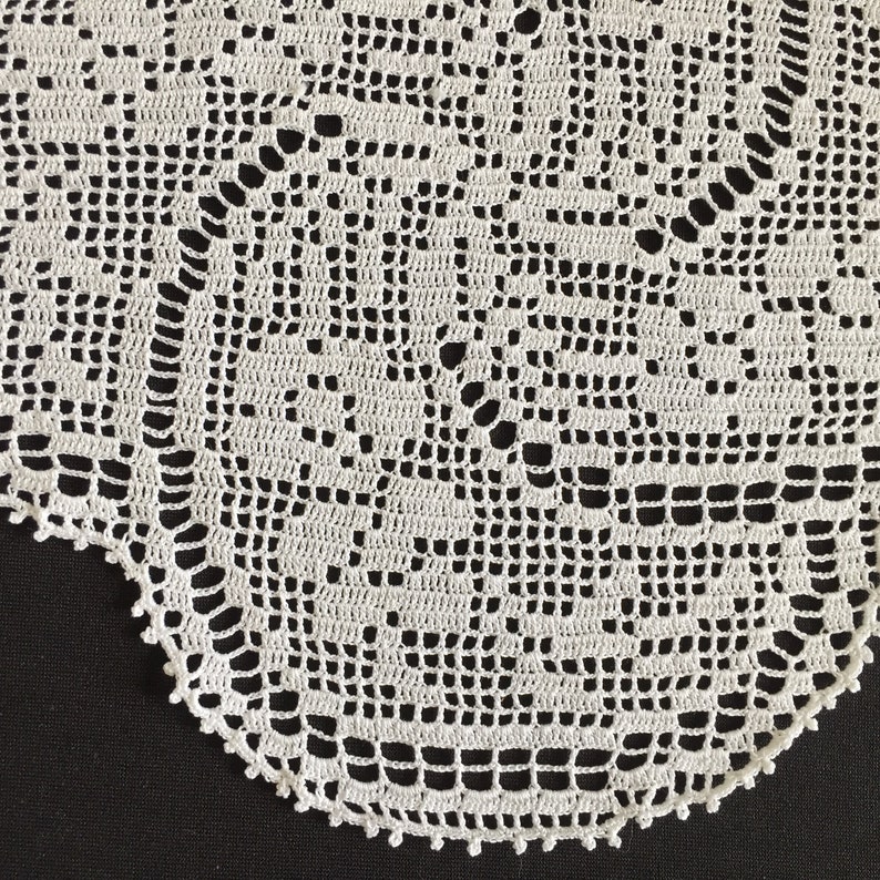 Vintage Filet Crochet Doily: Mary Card Tea Tree Design, 9" - Etsy