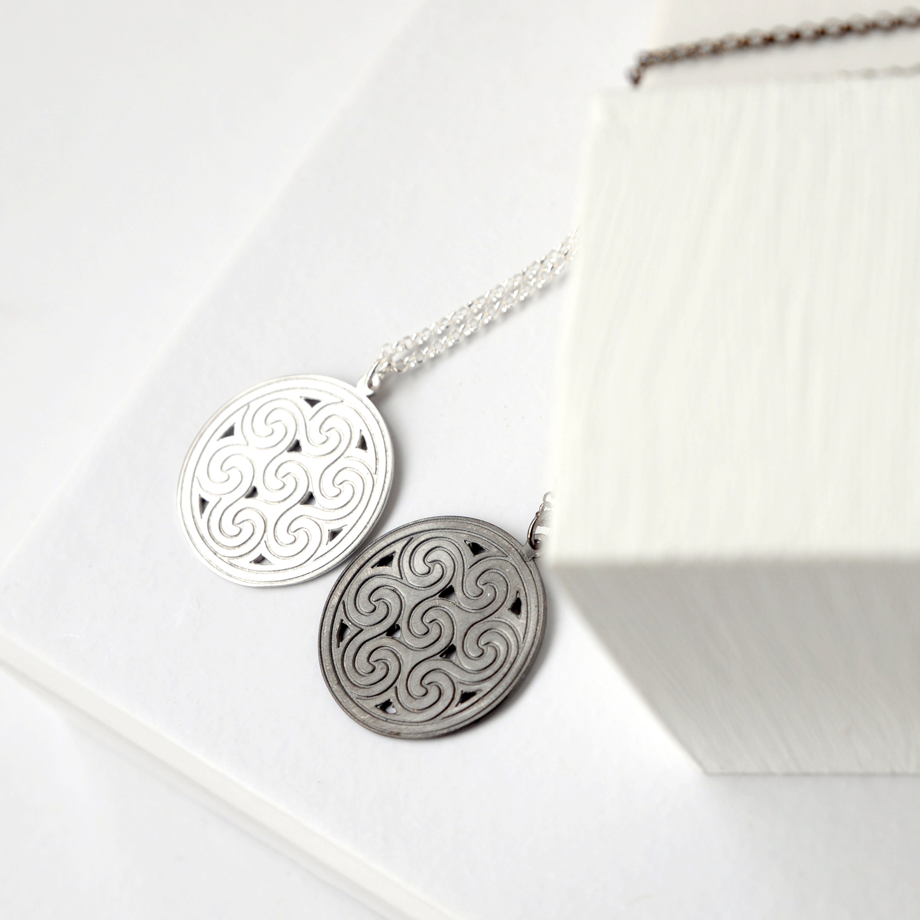 Dainty Large Engraved Waves Necklace