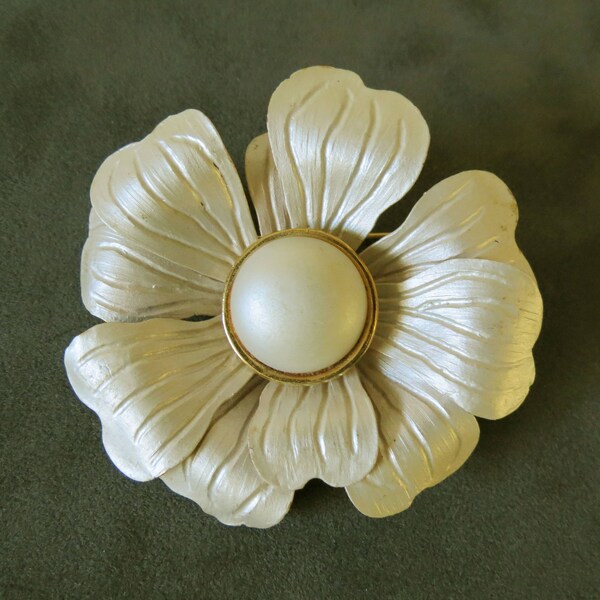 Large Flower Pin - Etsy