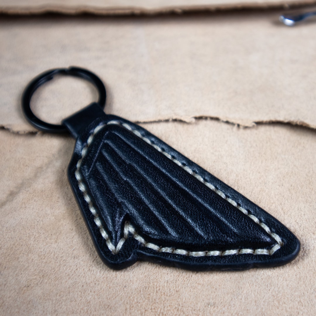 Handmade Leather Key Holder Keychain Personalised Leather Gift for Man ...