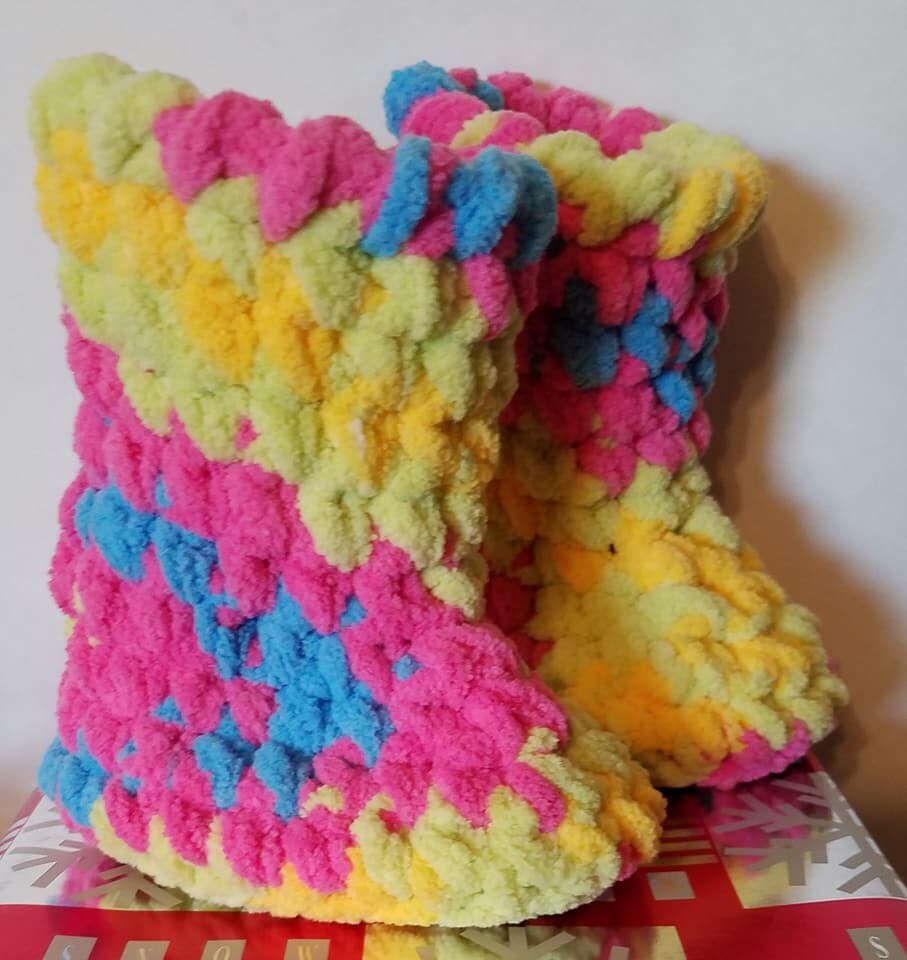 Baby Booties Adorable Baby Shoes Bernat Blanket Yarn in - Etsy