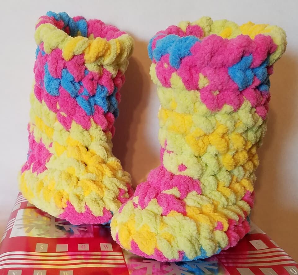 Baby Booties Adorable Baby Shoes Bernat Blanket Yarn in - Etsy