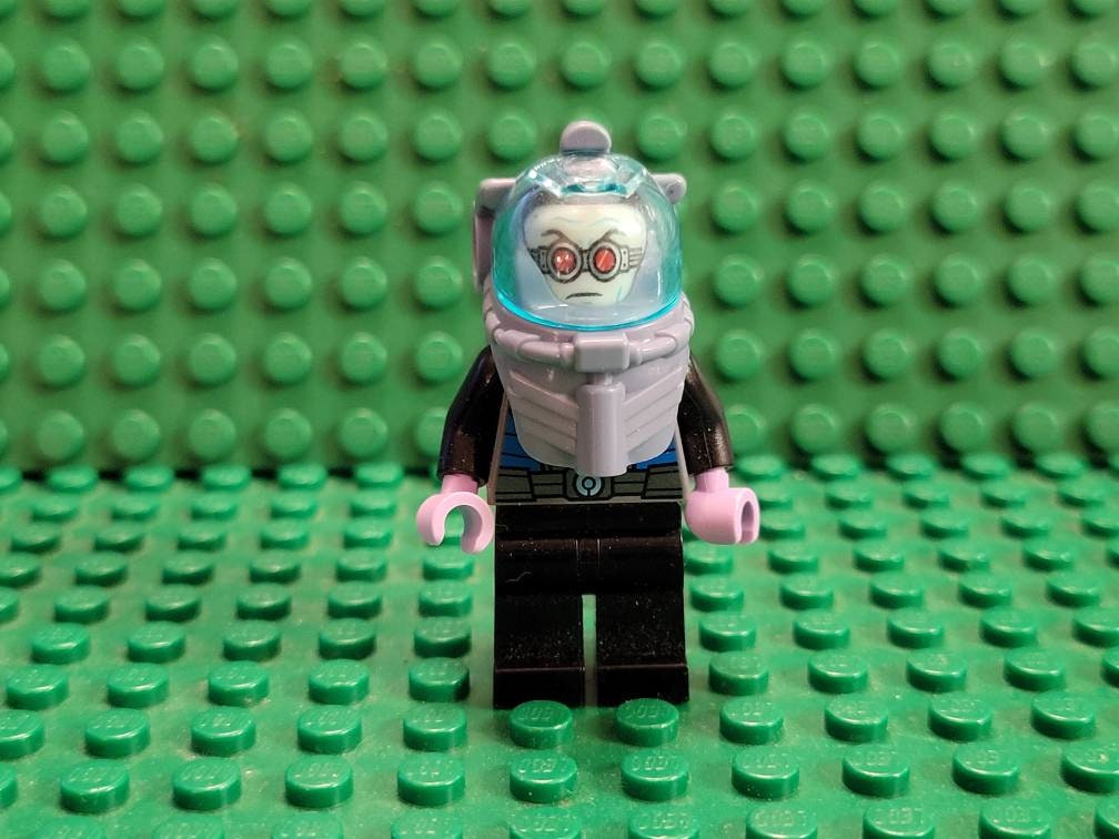 LEGO Mr. Freeze Minifigure From Batman Vs. Mr. Freeze Set 10737 Sh355 ...
