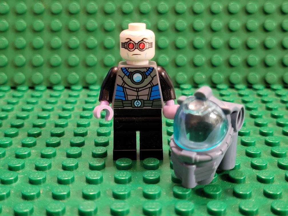 LEGO Mr. Freeze Minifigure From Batman Vs. Mr. Freeze Set 10737 Sh355 ...