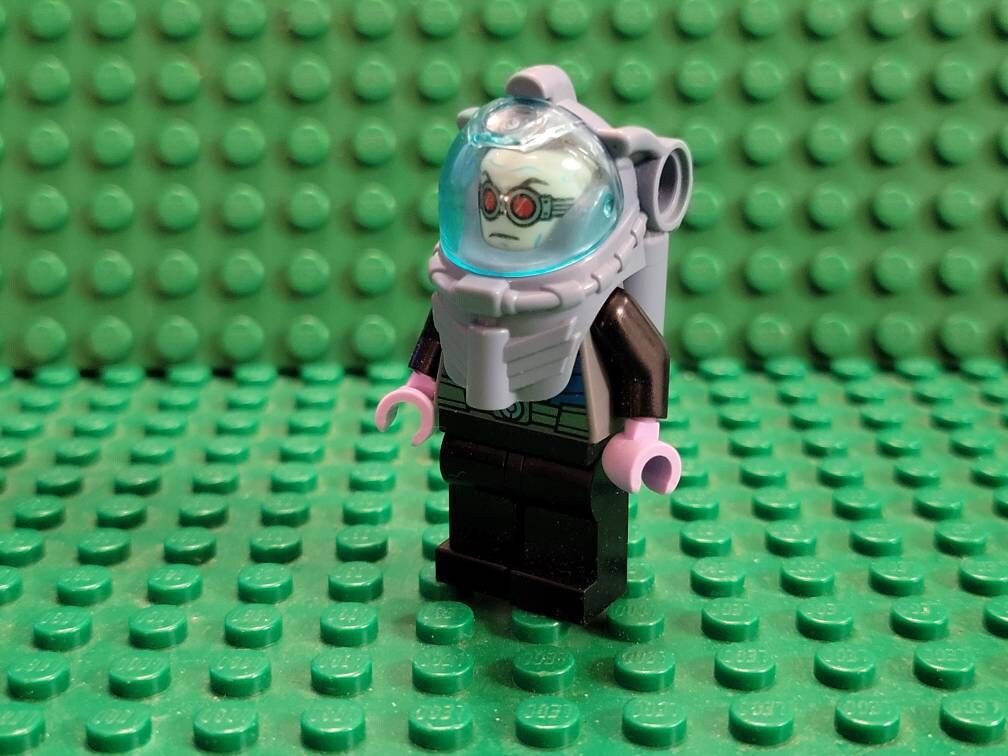 LEGO Mr. Freeze Minifigure From Batman Vs. Mr. Freeze Set 10737 Sh355 ...