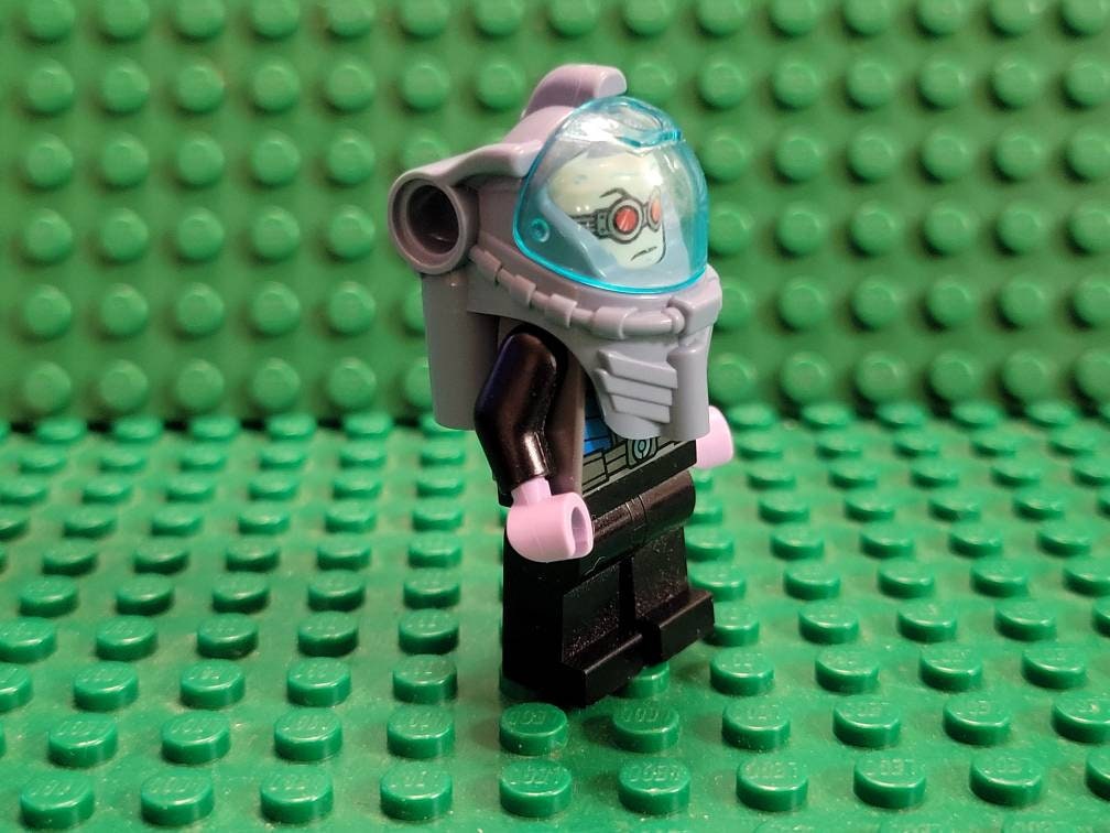 LEGO Mr. Freeze Minifigure From Batman Vs. Mr. Freeze Set 10737 Sh355 ...