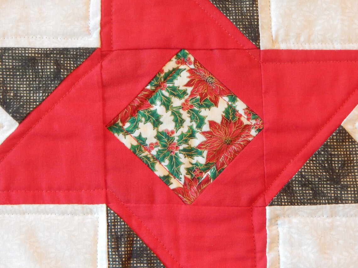 STAR TABLE TOPPER Red Star Poinsettia Holly Center Black Border Quilted ...