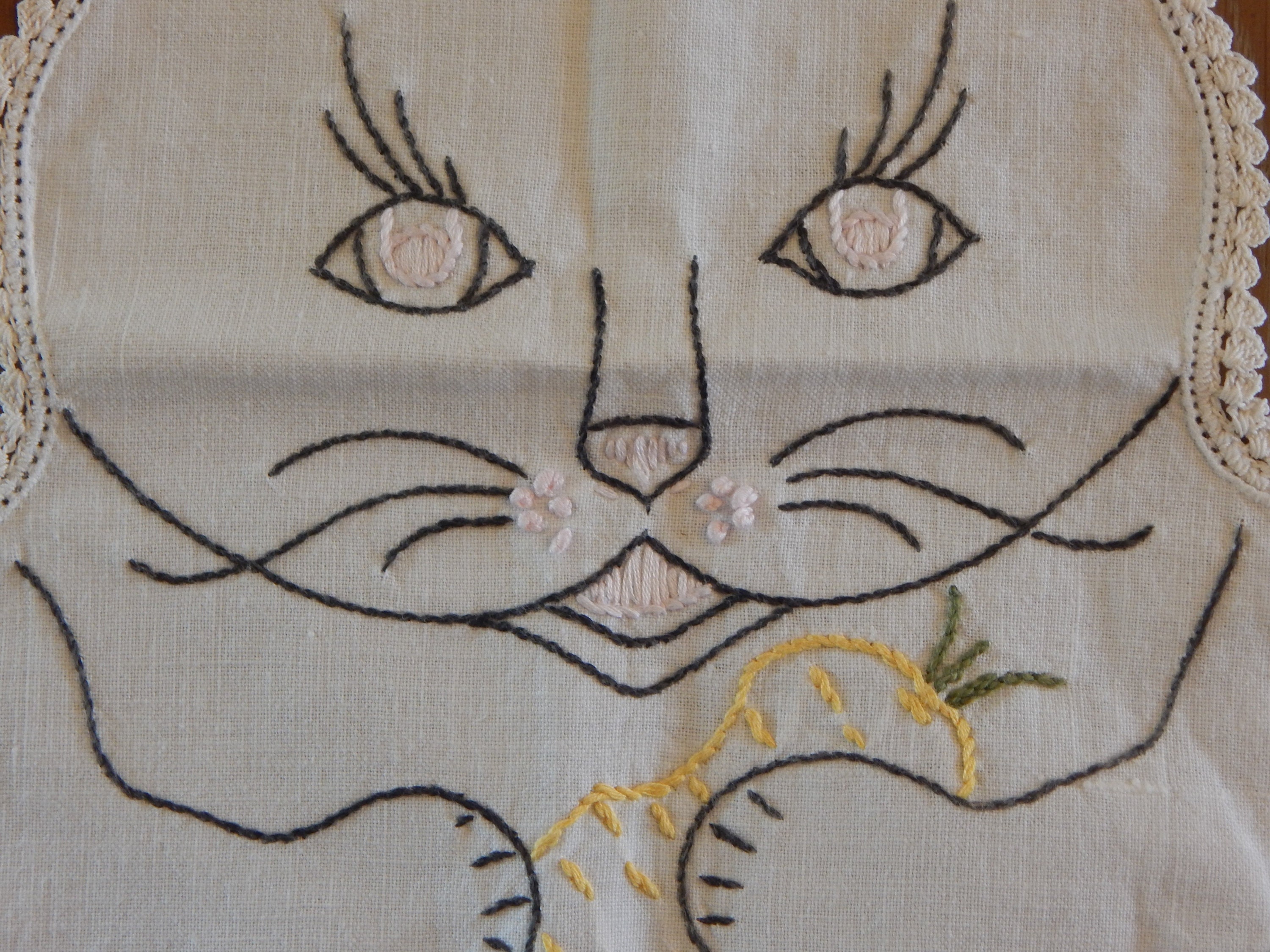 EASTER BUNNY DOILY Unusual Vintage Embroidered Rabbit Shape Table ...