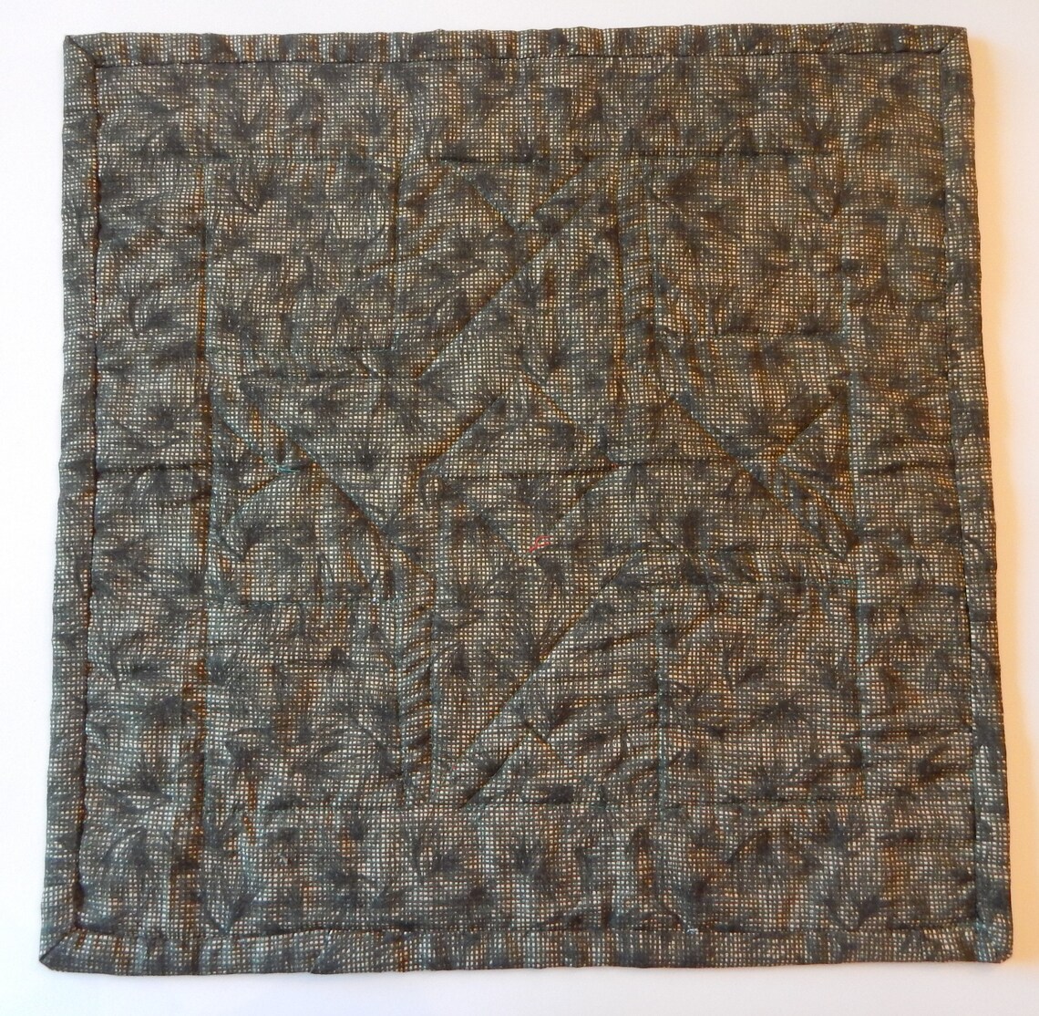 STAR TABLE TOPPER Red Star Poinsettia Holly Center Black Border Quilted ...