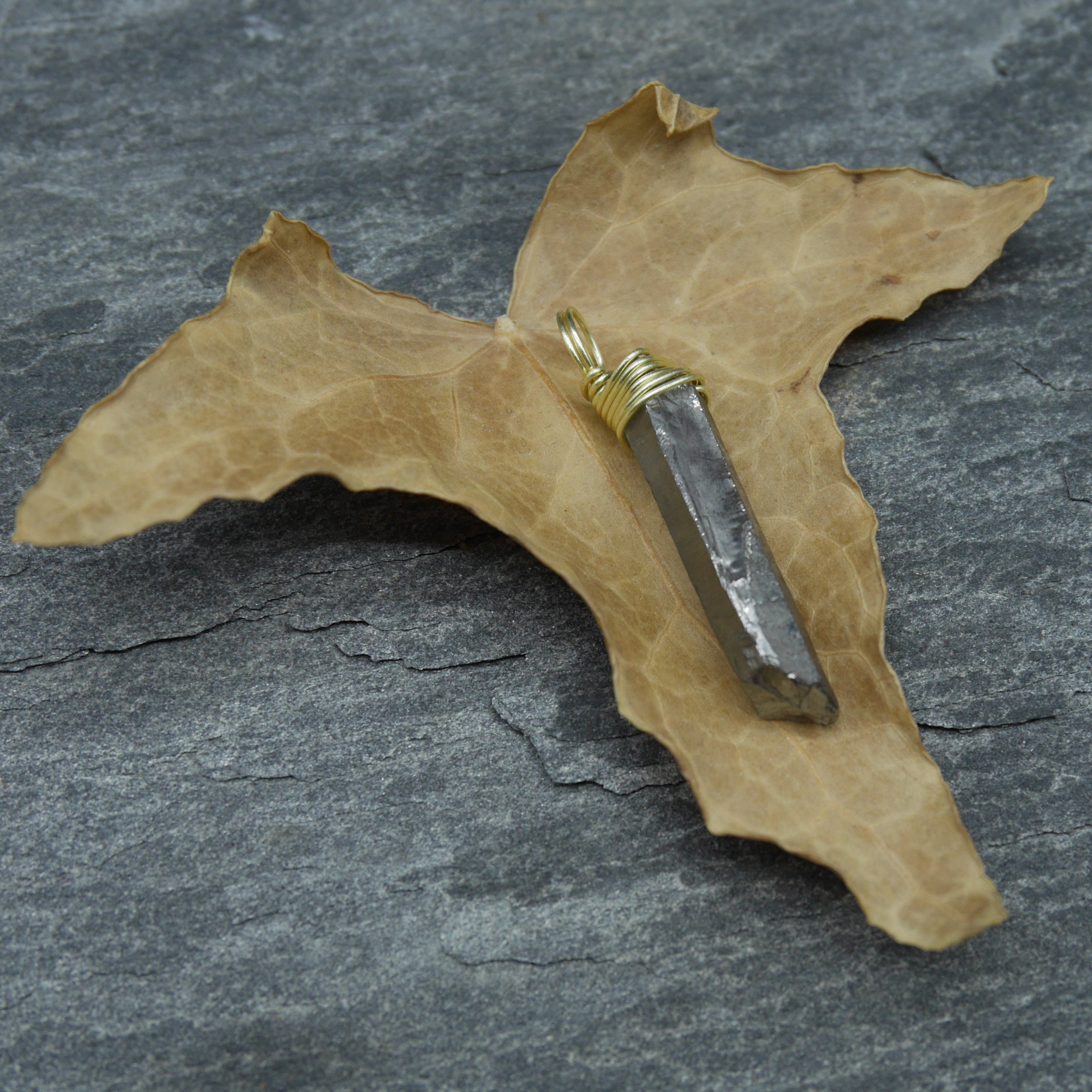 Pendant in Rock Crystal, Rock Crystal Gemstone Crystal Metallic Rock ...