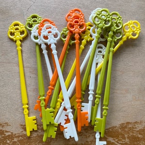 Set of 16 Drink Stirrers, Skeleton Keys, Plastic, White, Green, Yellow ...