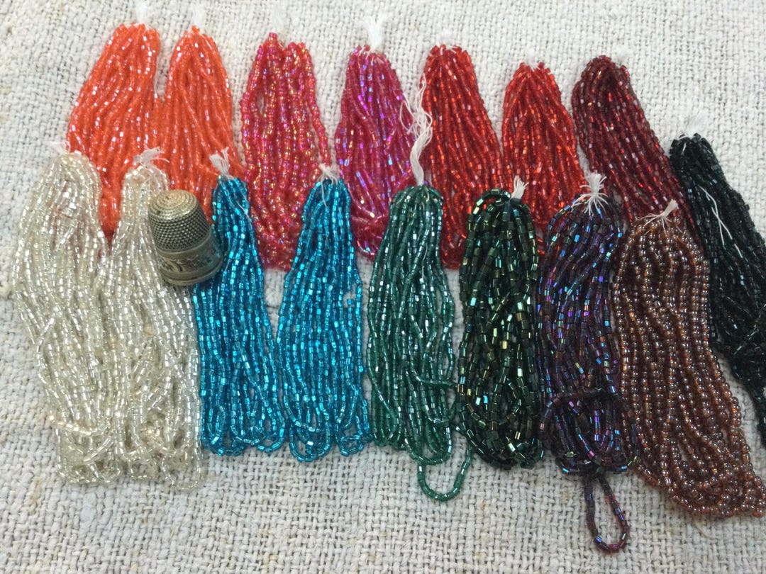 Lot of 132g of Glass Beads on a Thread. 1930s-1950s. for Lunéville ...