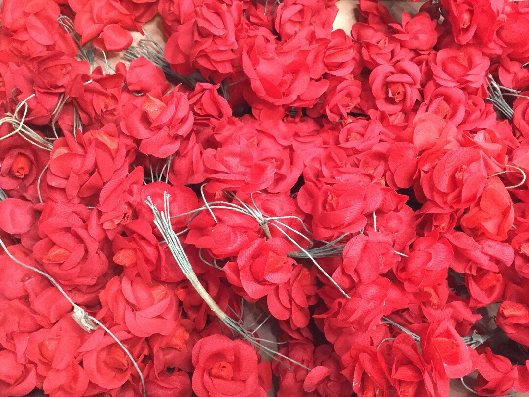 Bouquet of 12 Old Red Roses in Fabric. Vintage Bouquet of 12 Red Roses ...