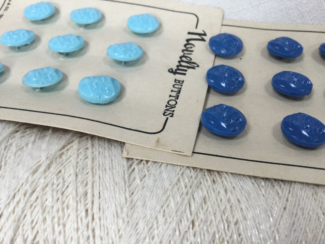 18 Blue and Sky Blue Glass Buttons, From the 1940s. 1cm40.glass Buttons ...