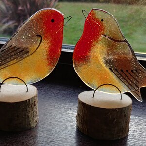 Realistic Slim Robin on a Log, Fused Glass Sculpture - Xmas or All Year ...