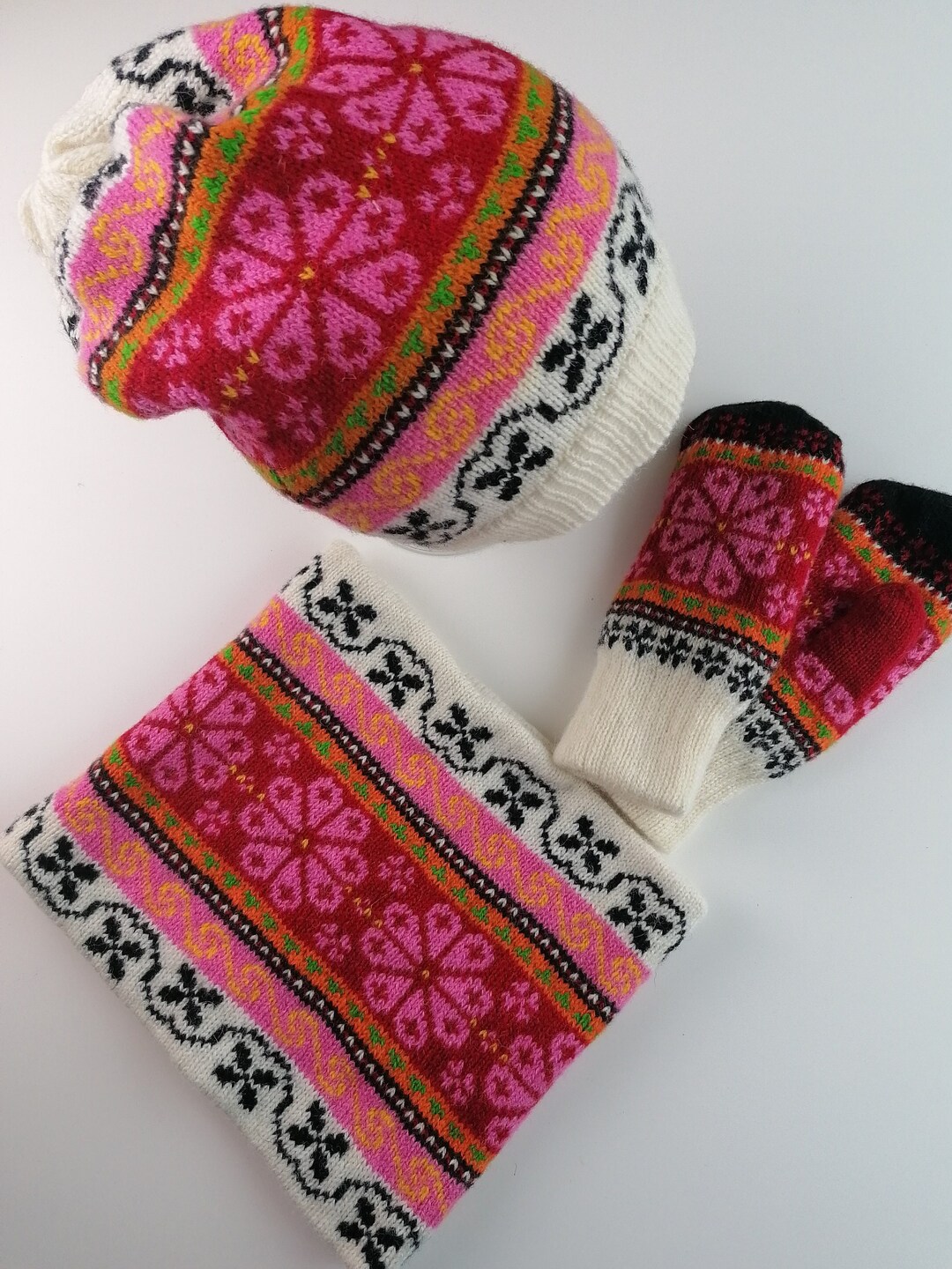 Knit Set Cap, Mittens and Cowl of Adorable Muhu Pattern Model, Adorable ...