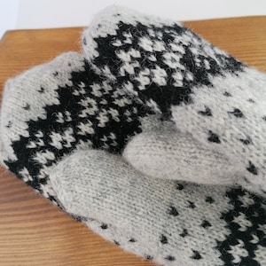 Snowflake Pattern Mittens, Knitted With Wool Lining, Warm Accessories ...