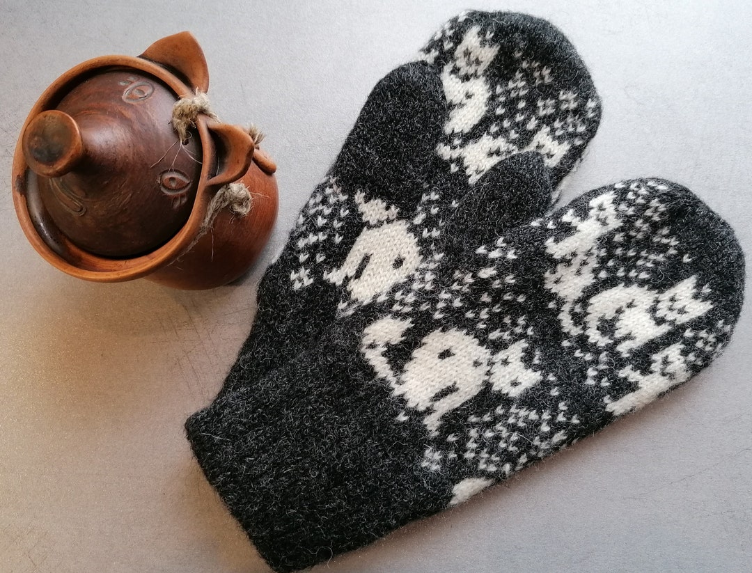 Cozy Cat Patterned Wool Mittens in Black Variation: Soft Winter Gloves ...