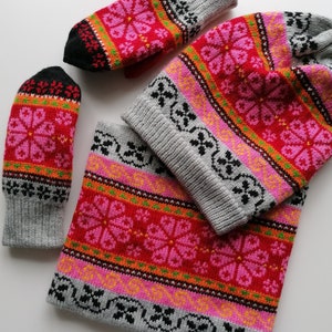 Knit Set Cap, Mittens and Cowl of Adorable Muhu Pattern Model, Adorable ...