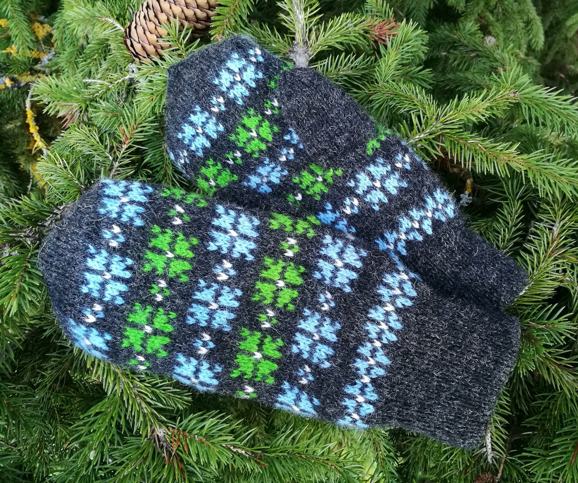 Fair isle knitted mittens in etnic estonian flower pattern | Etsy
