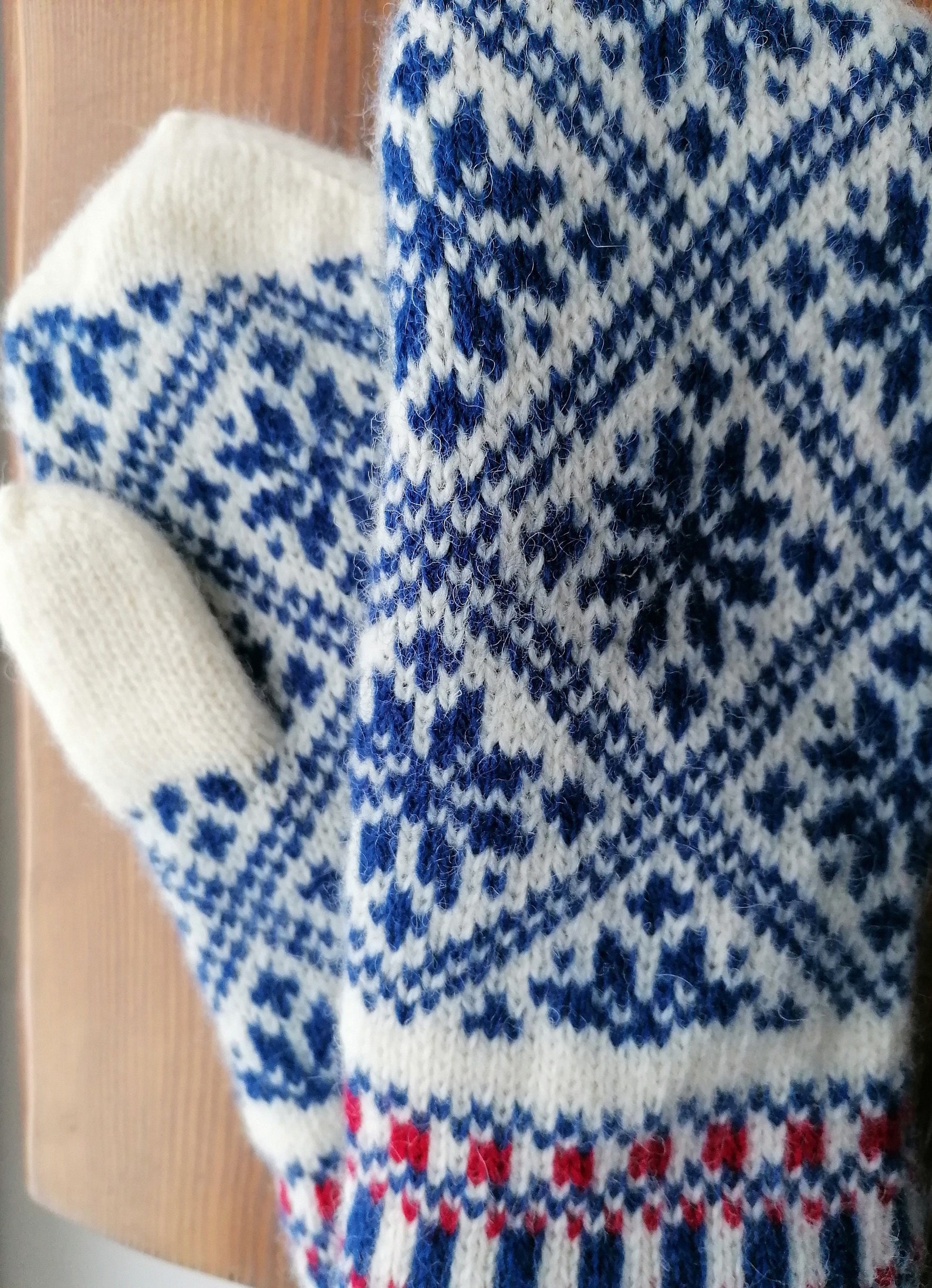 Soft and Cozy Snowflake Pattern Wool Mittens for Women - Knitted Lining ...
