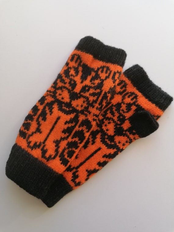 Tiger Arm Gloves