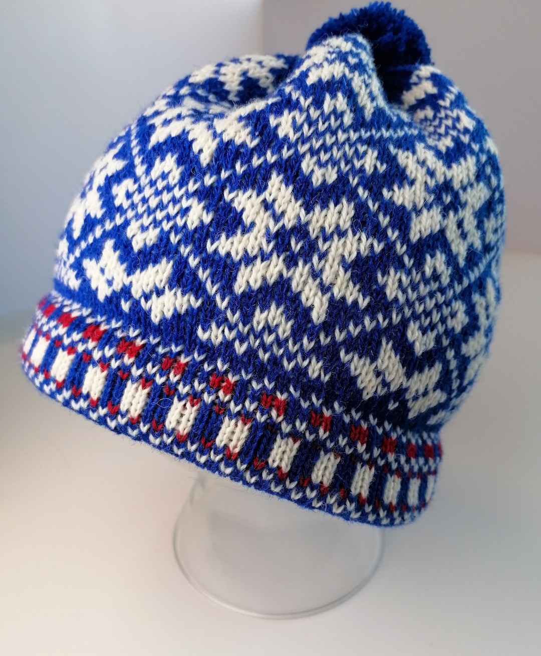 Bonnet d'hiver en laine bleu, joli motif flocon de neige comme modèle ...