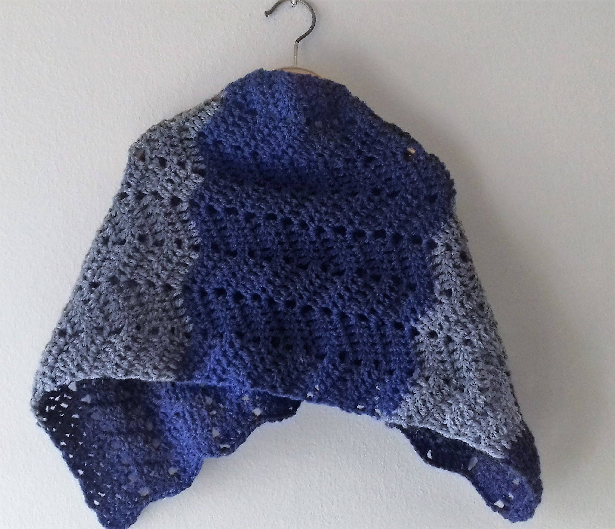 Poncho in lana bimba, wool shoulder poncho, coprispalle in lana, wool ...