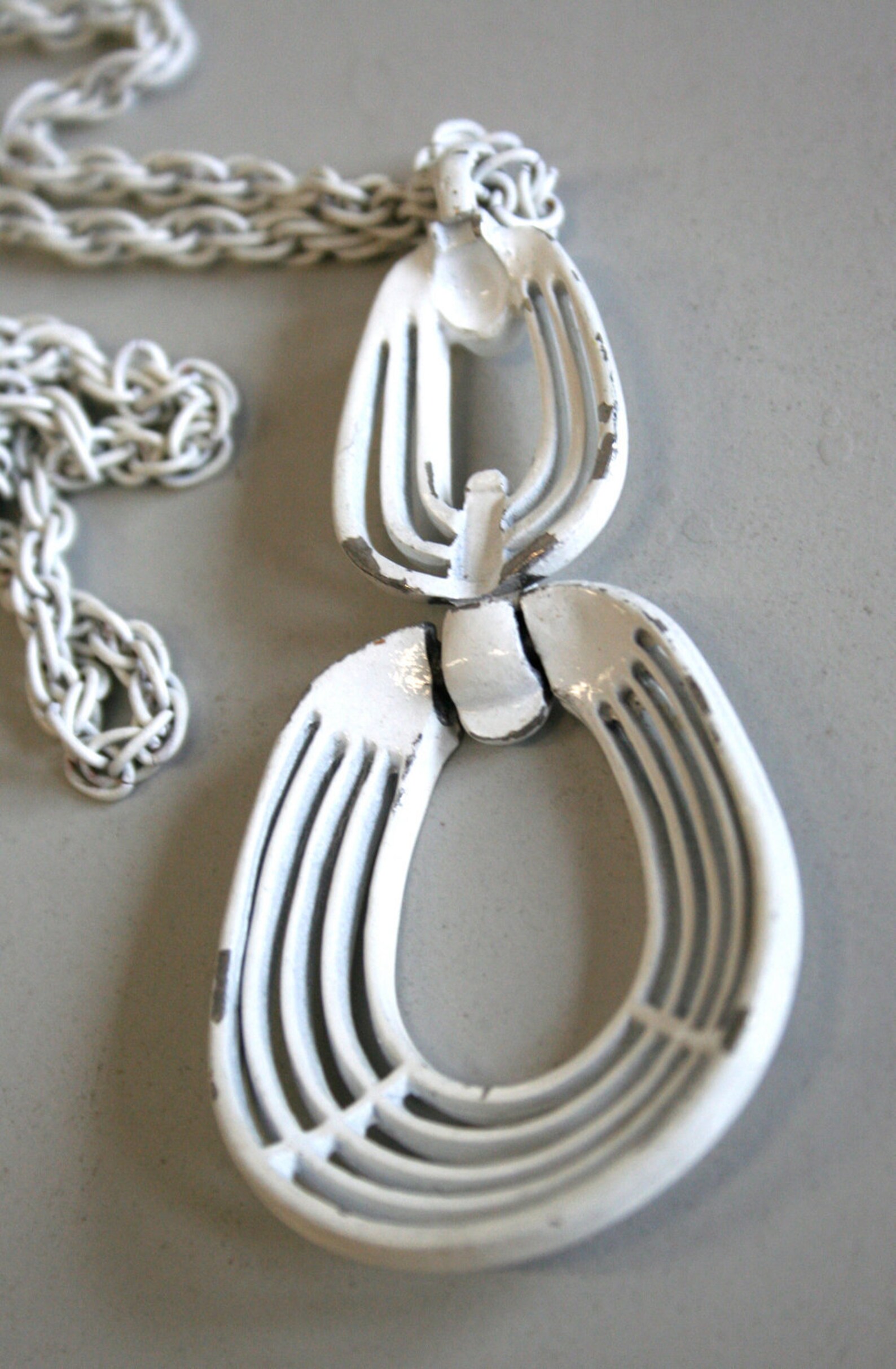 60s White Mod Metal Necklace, White 60s Mod Pendant, Vintage White ...