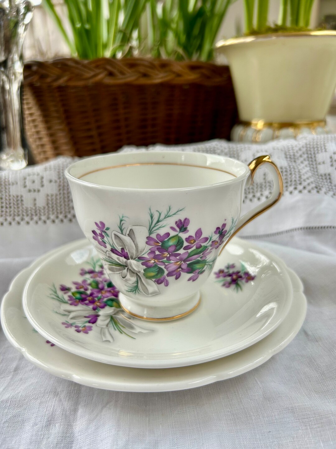 Pretty Violets With a Bow Vintage Royal Windsor Teacup, Saucer and ...