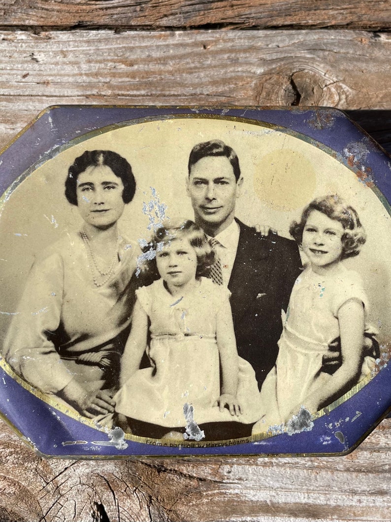 Queen Elizabeth Family Portrait Tin - Etsy