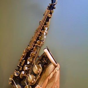 The Wall Hanger - Saxophone Wall Stand - Gift for Saxophonist Player ...