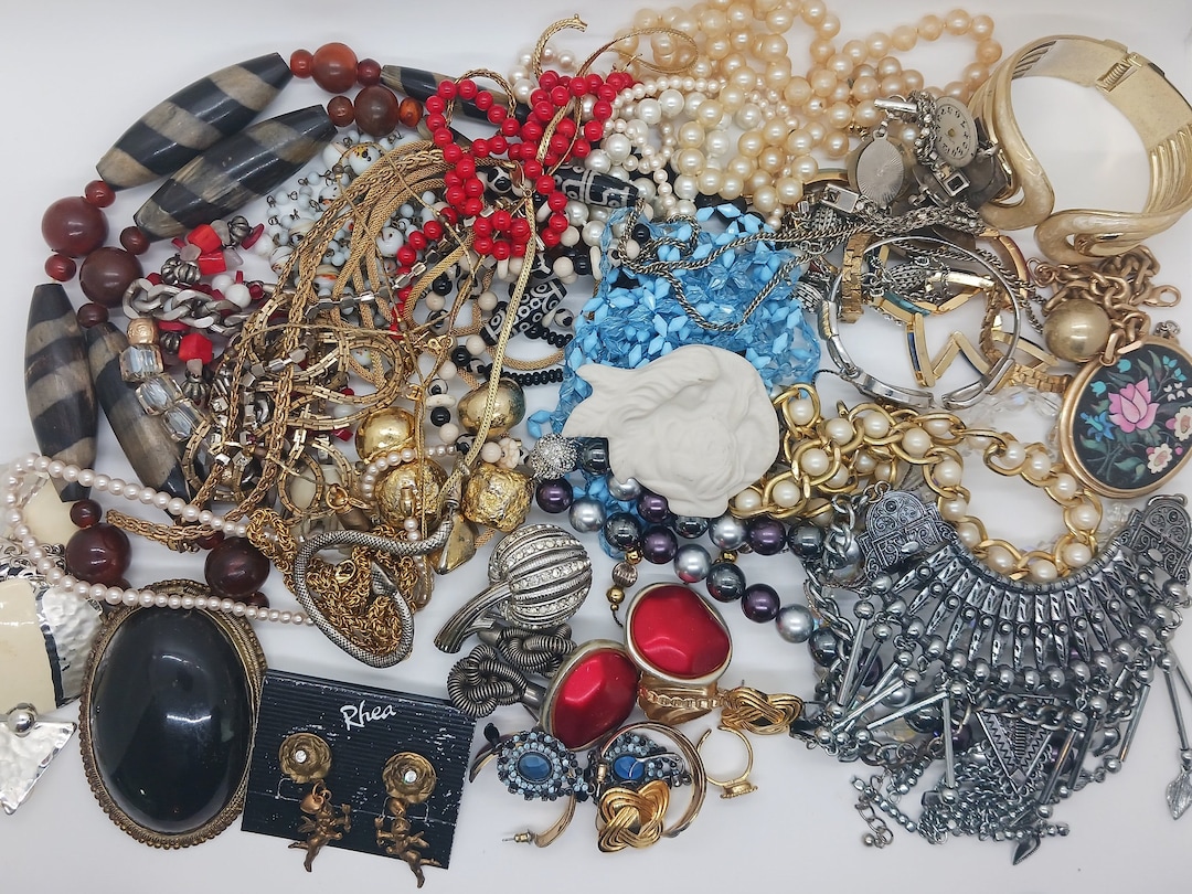 Vintage Jewelry Collection: Necklaces, Bracelets, Earrings, & More ...