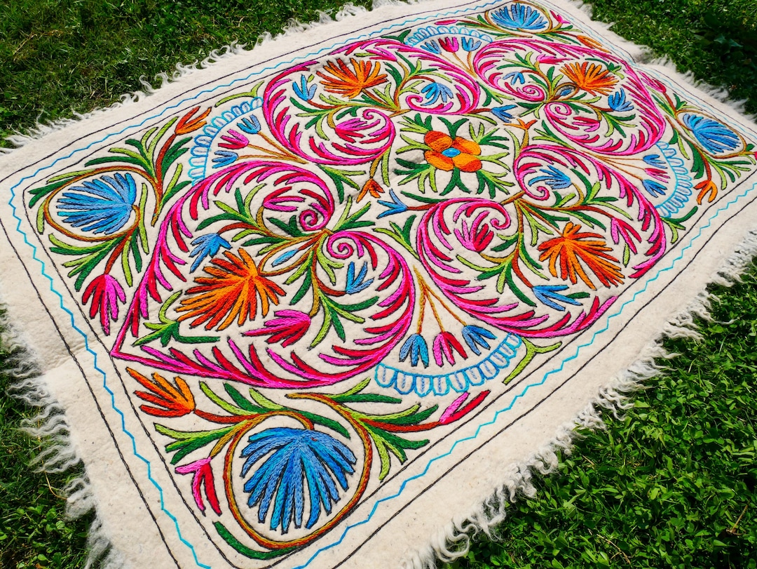 Kashmiri "namda" Felt Rug 6x4 Wool Rug and Hand Felted and Embroidered ...