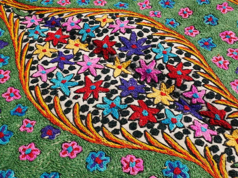 Flower Rug - Boho Wool Rug | Traditional Namda Felt Rug From Kashmir ...