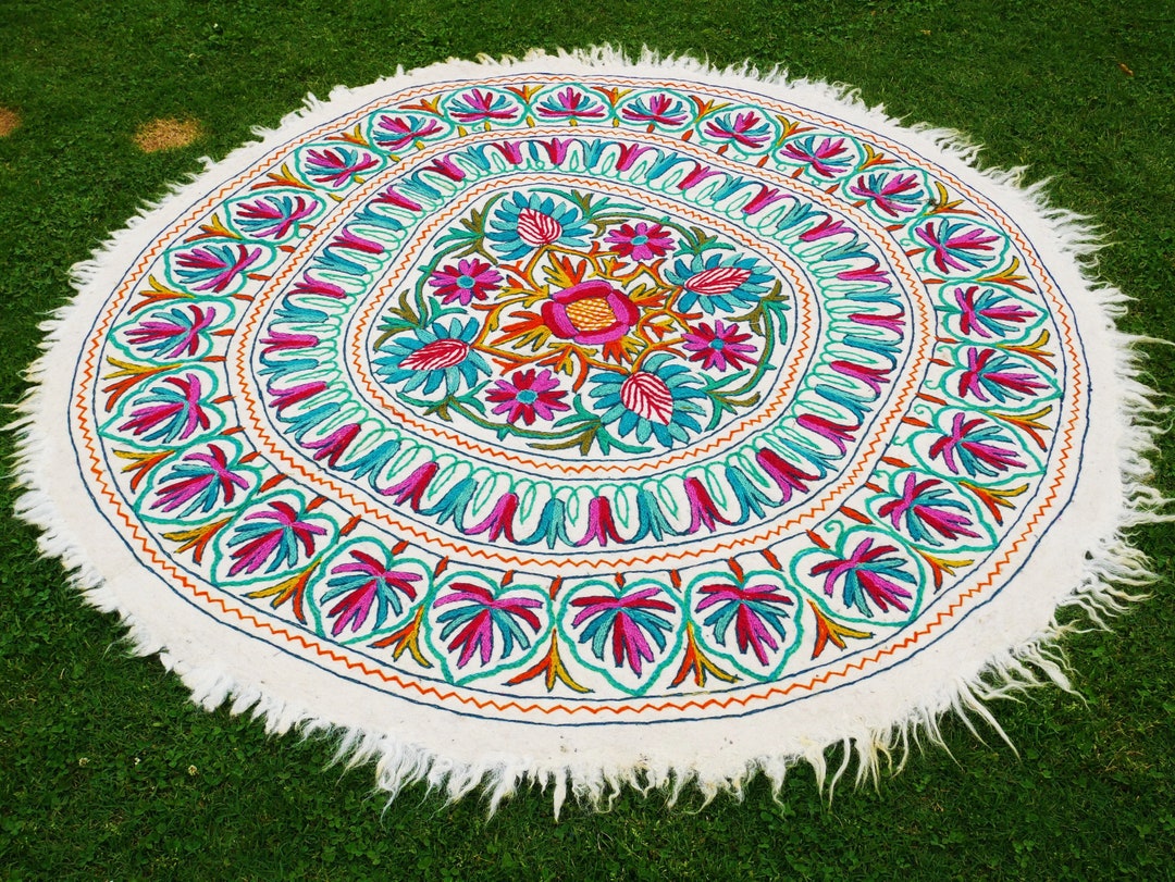 Round Felt Rug Hand Embroidered namda From Kashmir Soft White Felt Rug ...