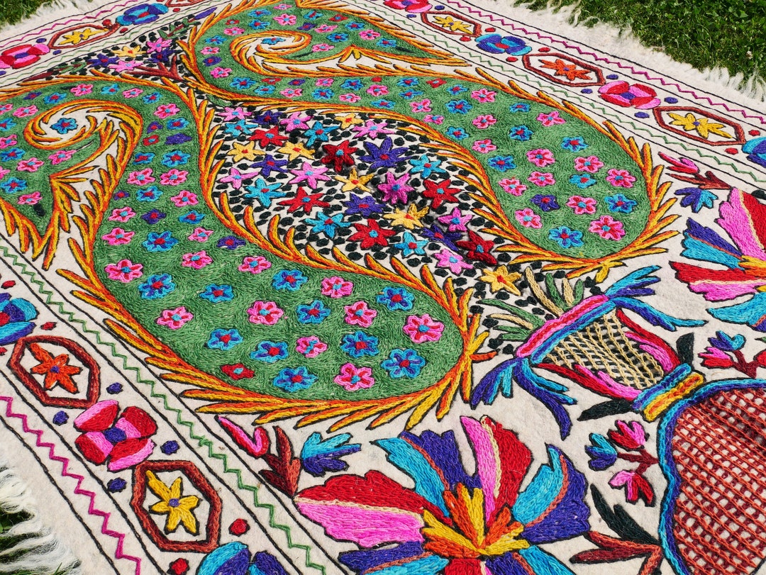 Flower Rug - Boho Wool Rug | Traditional Namda Felt Rug From Kashmir ...
