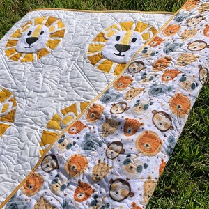 Dandy Lions Baby Quilt - Etsy